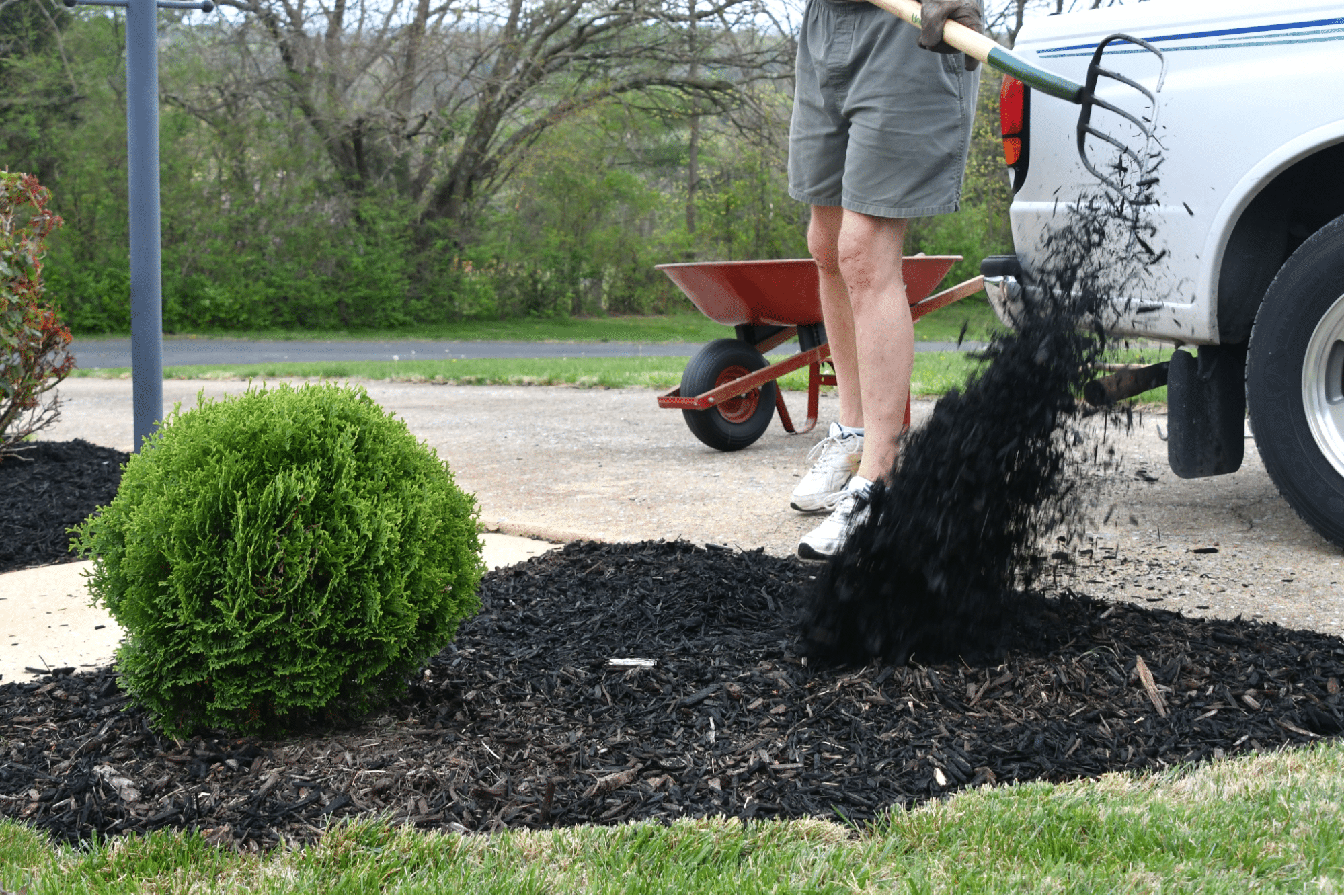 Methods for Moving Mulch This Spring for Success